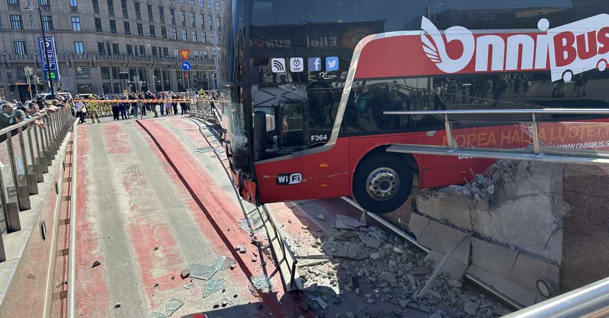 Bystander recalls "awful sound" as bus crashed into downtown Helsinki ...