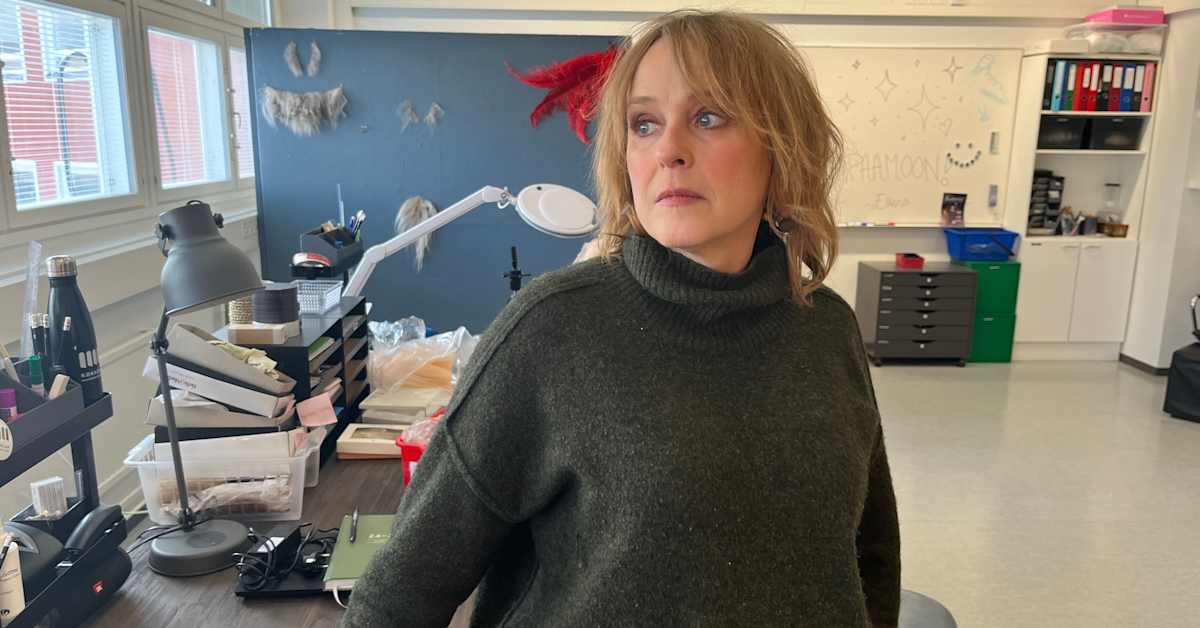 Leea Klemola ohjaa Kokkolan kaupunginteatterin lavalle näytelmän, jossa ...