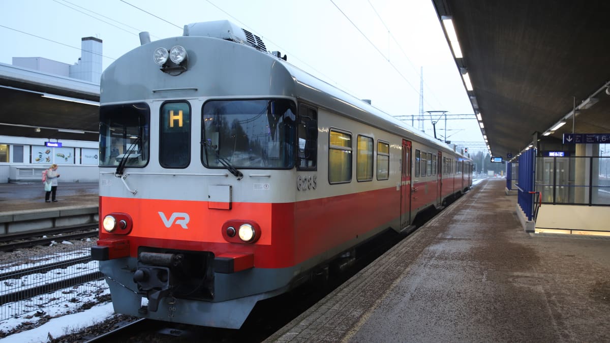 Junien ja paikallisbussien yhteinen matkalippu jää pysyvästi käyttöön ...