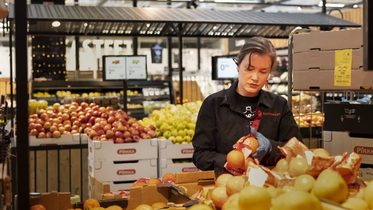 Ulkomaankauppa pysähtyy lähes seinään, appelsiinit häviävät hyllyiltä ...