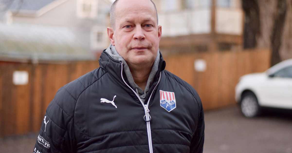 Timo Oksanen i BK-46 handboll är verksamhetsledare på dagen och tränare ...