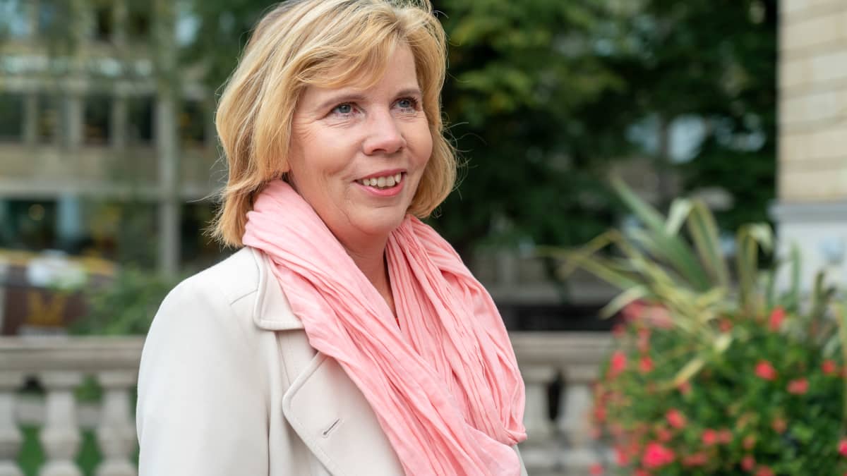 Oikeusministeri Anna-Maja Henriksson: Paikallisen sopimisen laajennus ...