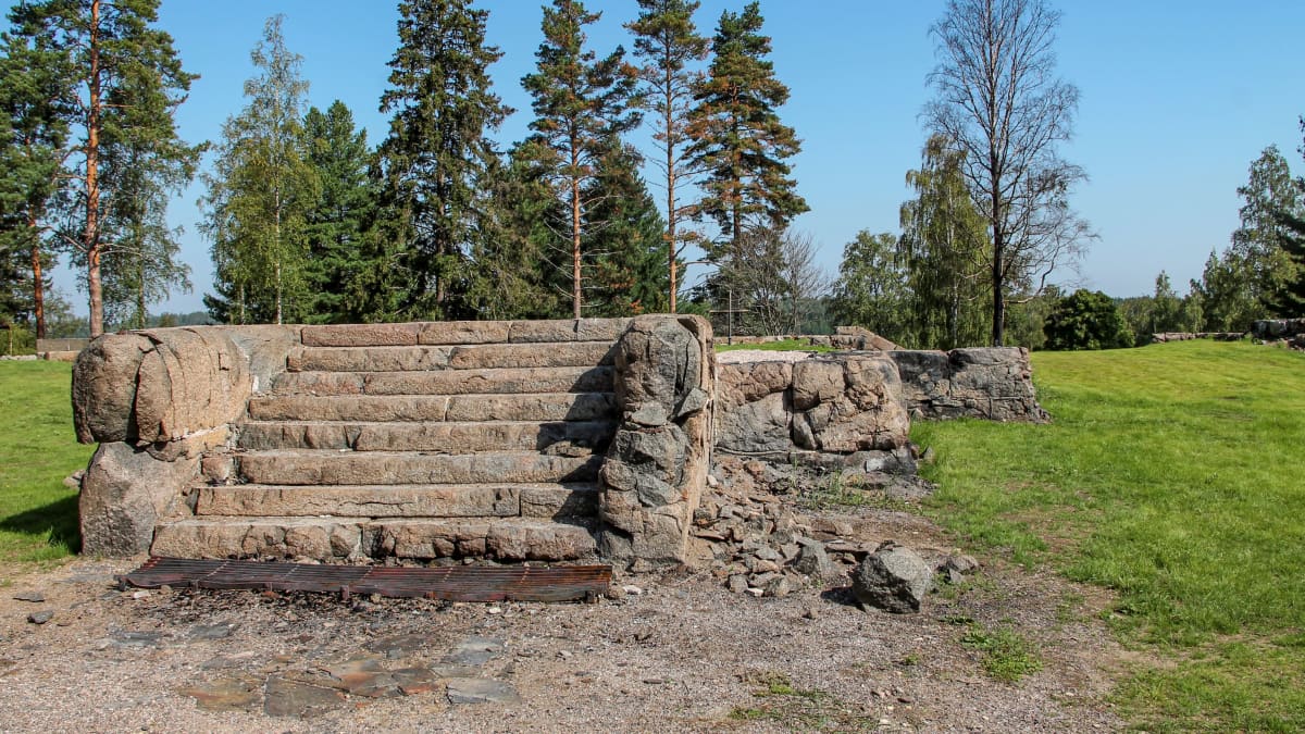 Kuka poltti nämä talot? Kuvat näyttävät tuhotut rakennukset eri ...