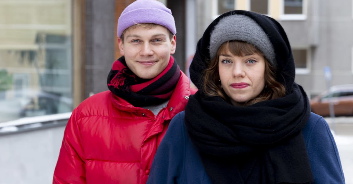 Komediasarja Aikuiset nousi hitiksi – näyttelijät Anna Airola ja Elias ...