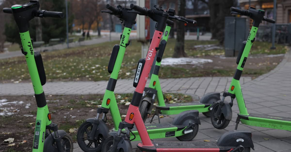 Pariisi kielsi sähköpotkulaudat kiistellyssä äänestyksessä – onko sama ...