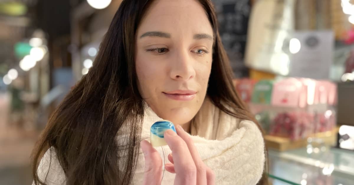 26-vuotias Mira Kinnala voi olla päiviä syömättä, koska hän pelkää ruokaa | Yle Uutiset