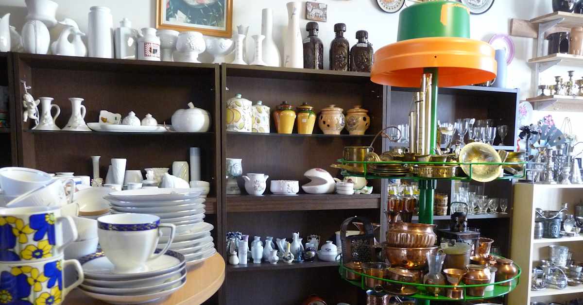 Loppis med prylar och bönekapell | Kultur | Svenska Yle