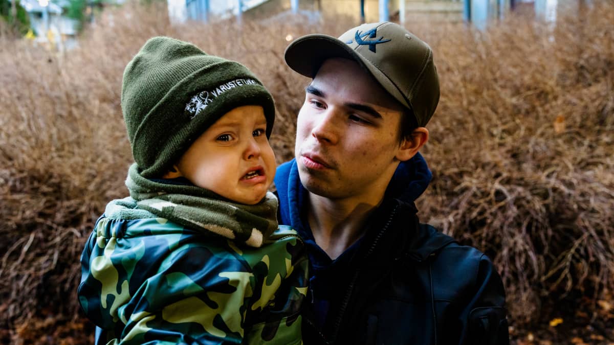 Oliver Sundman tuli isäksi ennen kuin sai mopokortin – tällaista on ...
