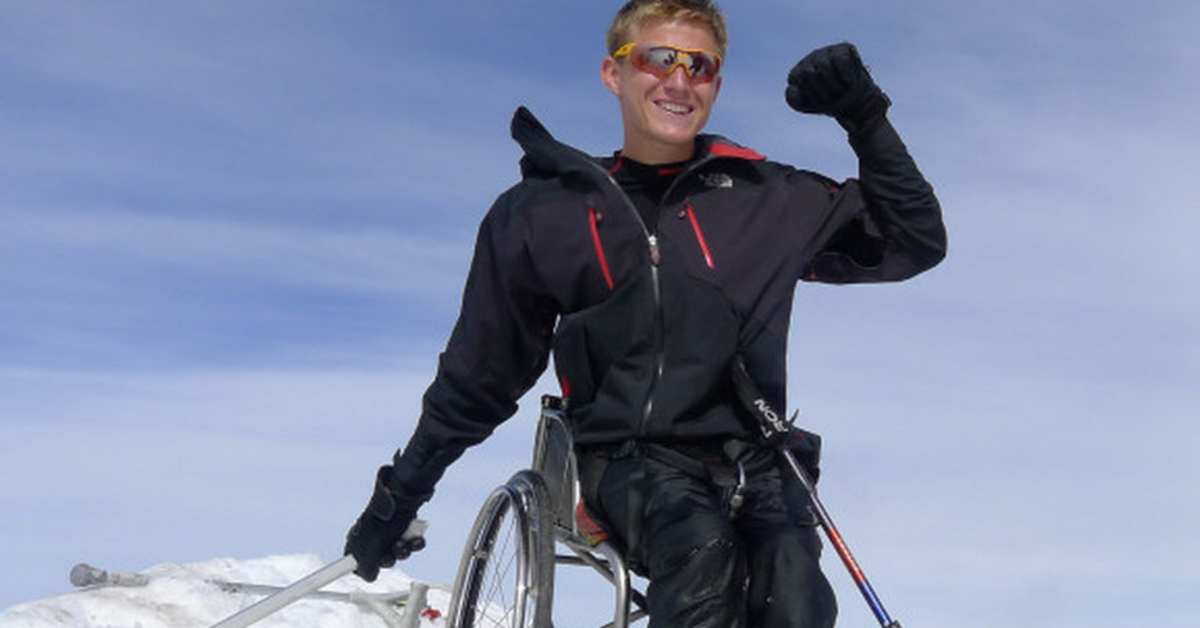 Aron bestiger berg i rullstol | Österbotten | Svenska Yle