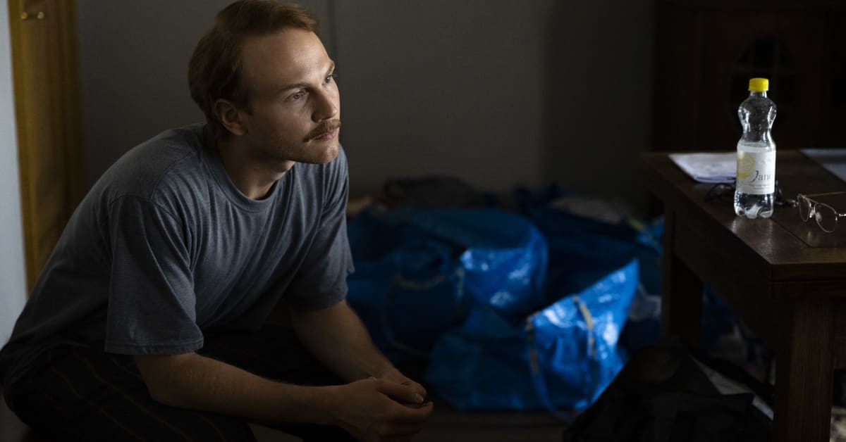 Aikuiset-sarjan Arttua esittävä Elias Salonen teki muodonmuutoksen ...