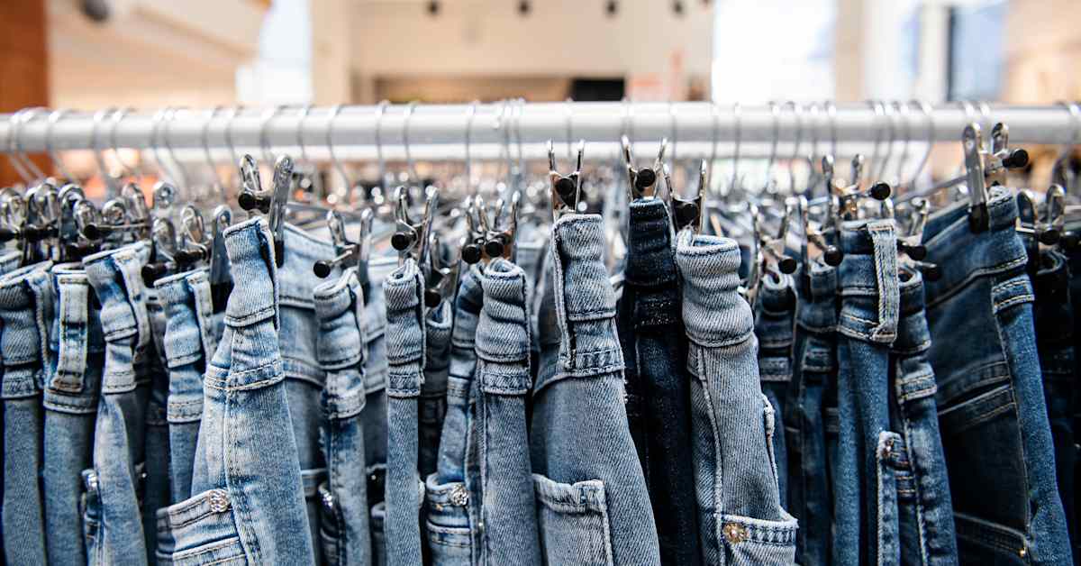 Vi börjar vara redo att köpa färre men dyrare kläder – ”När jag väljer ...