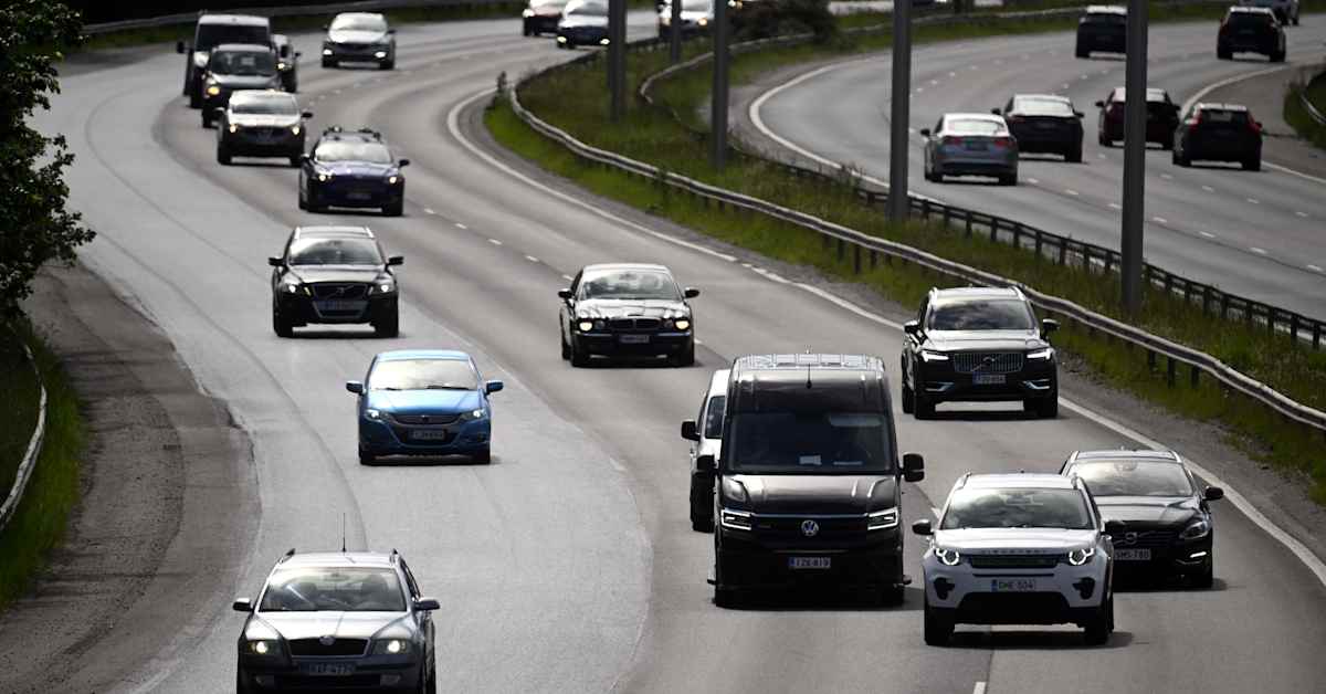 Iso osa suomalaisista aikoo vähentää autoilua kesän matkoilla hintojen ...