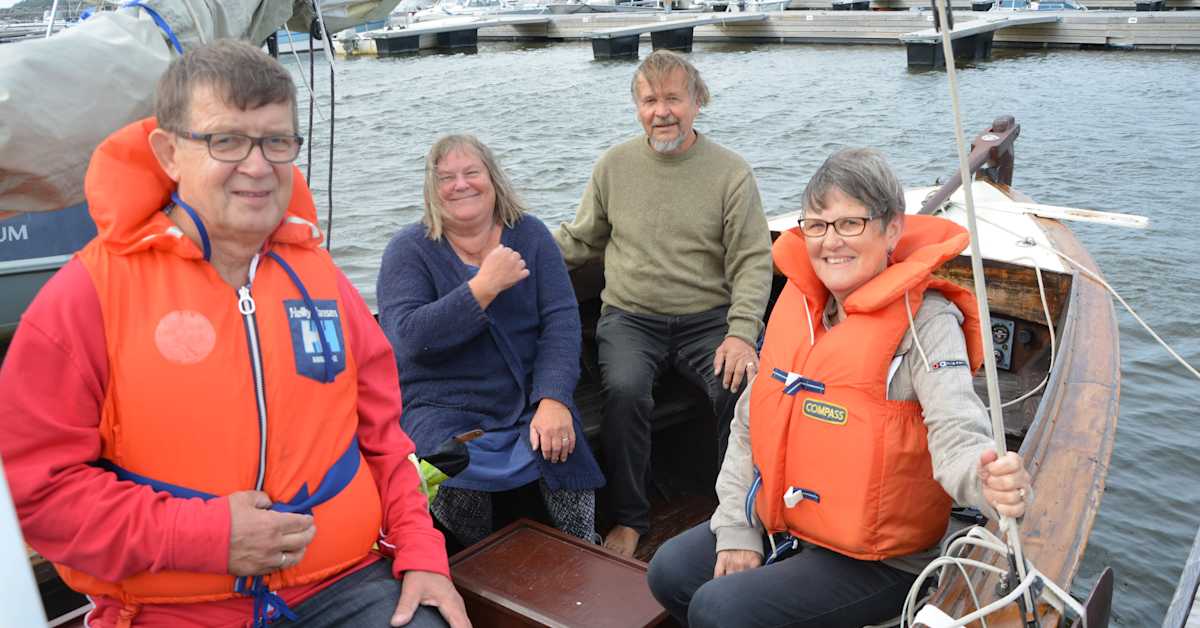 Firar villaavslutning med stekt sik, bastu och tända lyktor ...