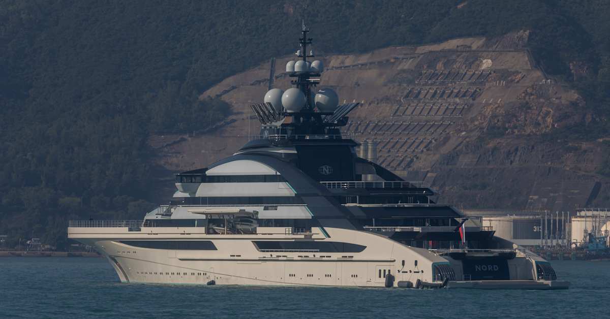Venäläinen luksusjahti pääsi suljetun Hormuzinsalmen läpi | Uutisia ...