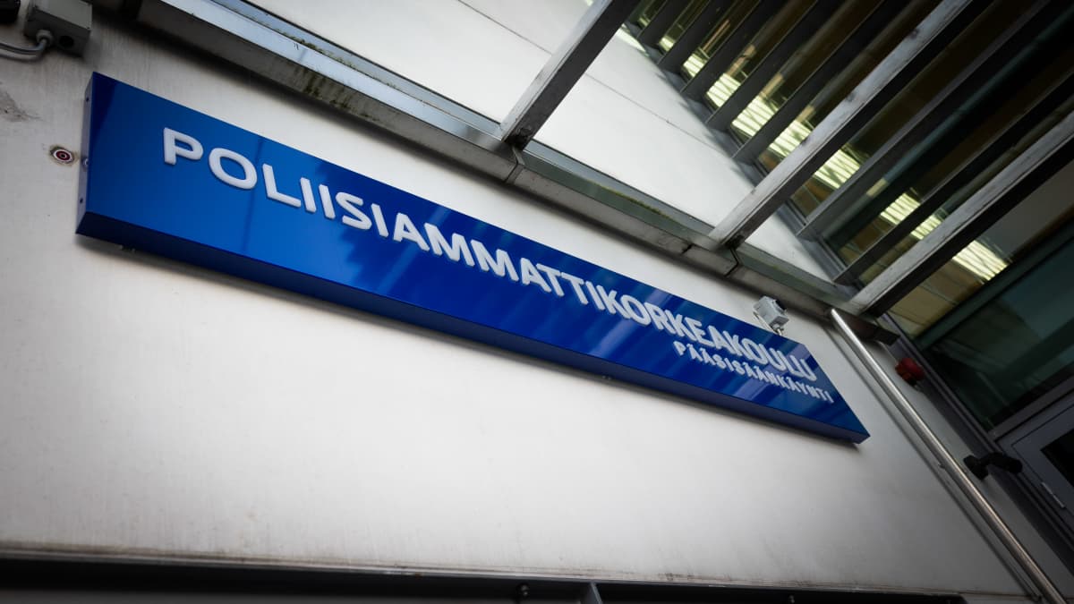 Poliisikoulun pääsykokeissa kova hakijakato: yli puolet kutsutuista ...