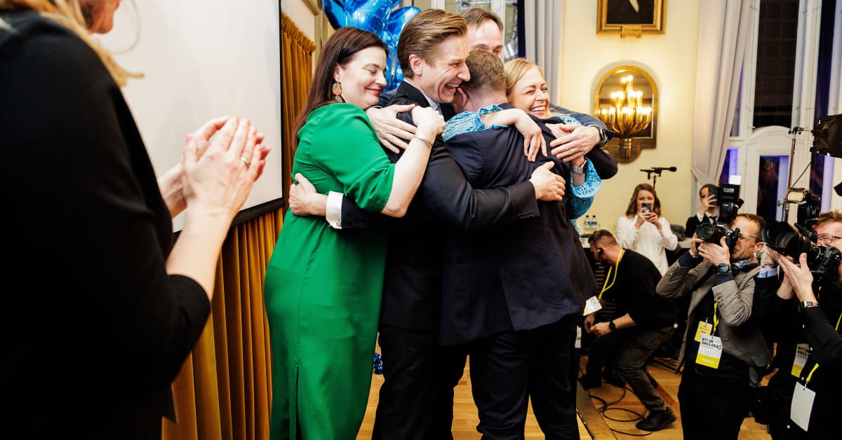 Kukkia ja kyyneliä – Ylen kuvakooste näyttää, miten vaalivalvojaisissa ...