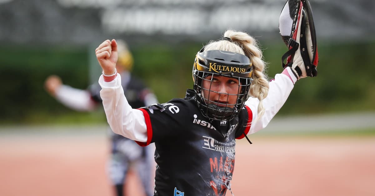 Pikakiituri Saaga-Angelia Raudasoja sai pallon kasvoihinsa ja poskiluu ...