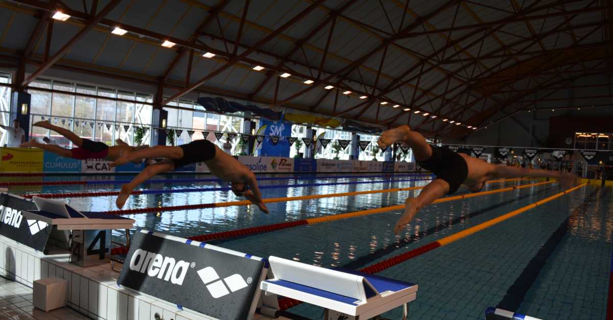 561 simmare kämpar om medaljer i Vasa simhall | Österbotten | Svenska Yle
