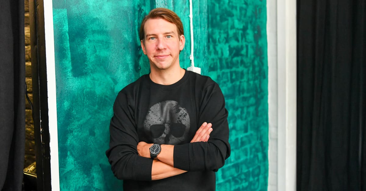 Näyttelijä Aku Hirviniemi pyytää anteeksi viestejään | Kulttuuri | Yle