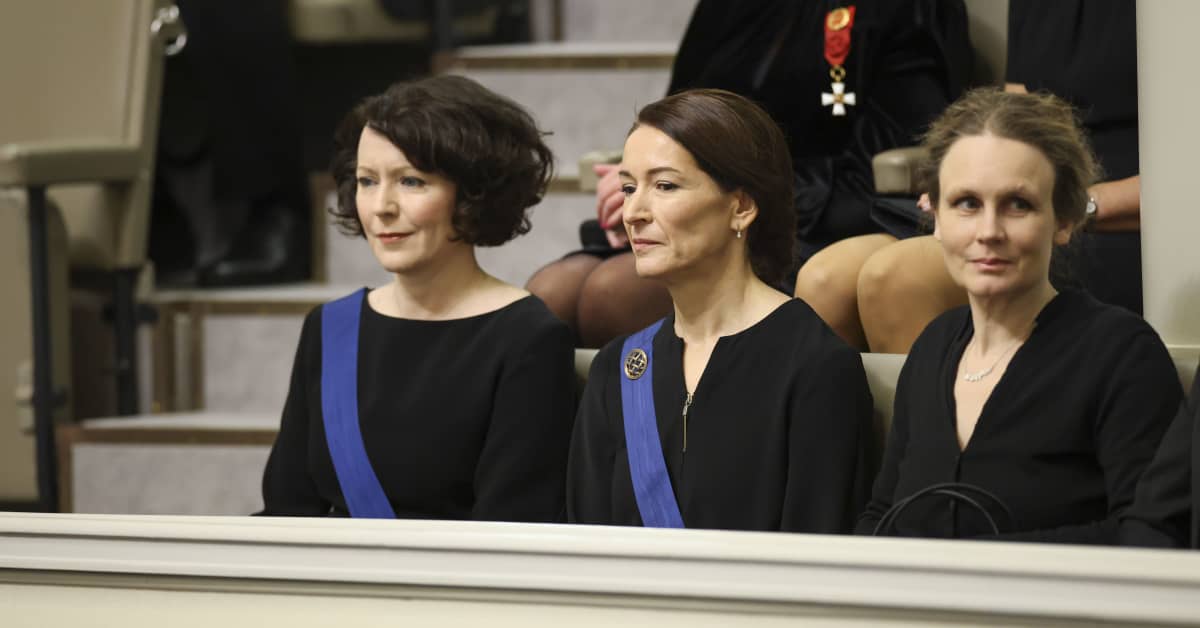 Suzanne Innes-Stubb valitsi asuunsa perinteisen suomalaisen korun – ”Vintage-korut ovat nyt ...