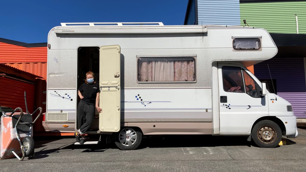 Sirkustaiteilijat palasivat maailmalta kotiin odottamaan pandemian ...