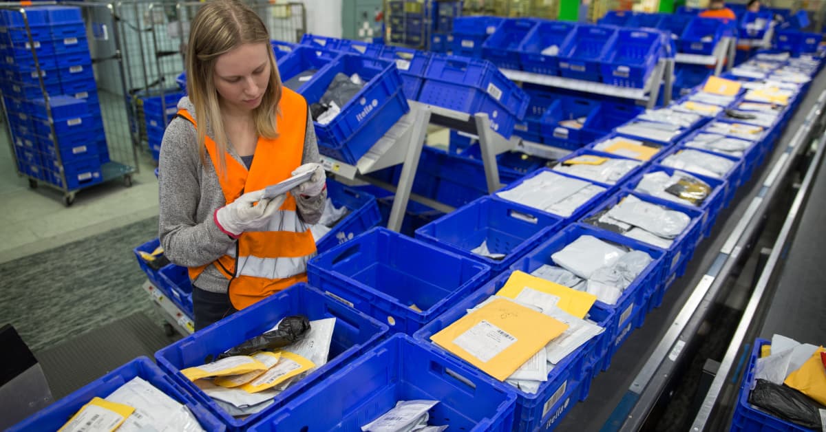 Posti muuttaa noin 700 paketti- ja verkkokauppatyöntekijän työehtoja ...