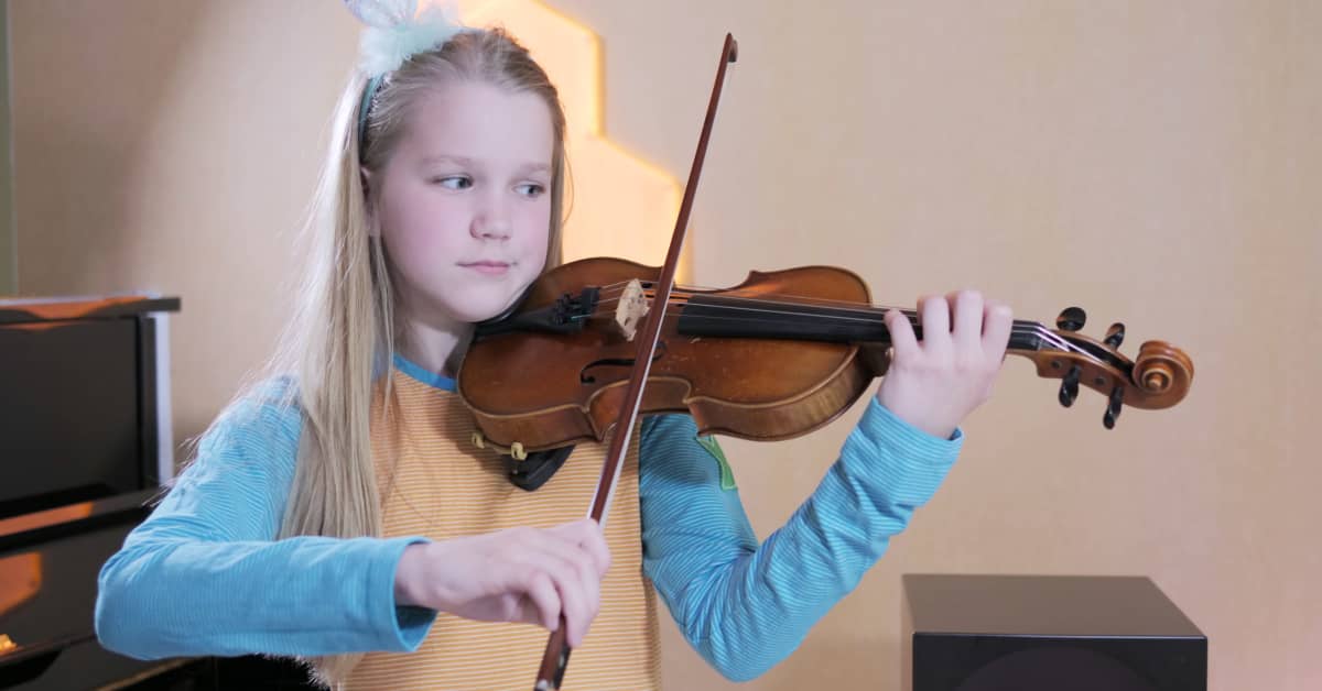 Justiina Syrjänen alkoi säveltää 4-vuotiaana – jo satoja omia teoksia ...