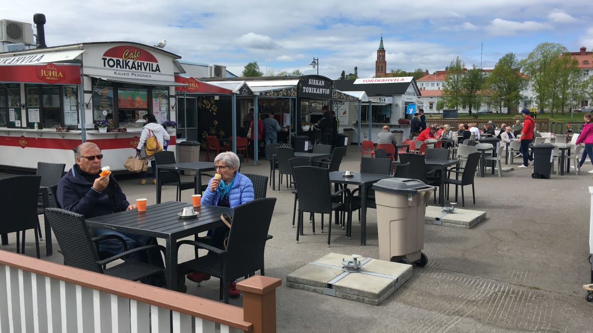 Sirkka Makkonen avasi jälleen kahvionsa ensimmäisenä Savonlinnan ...