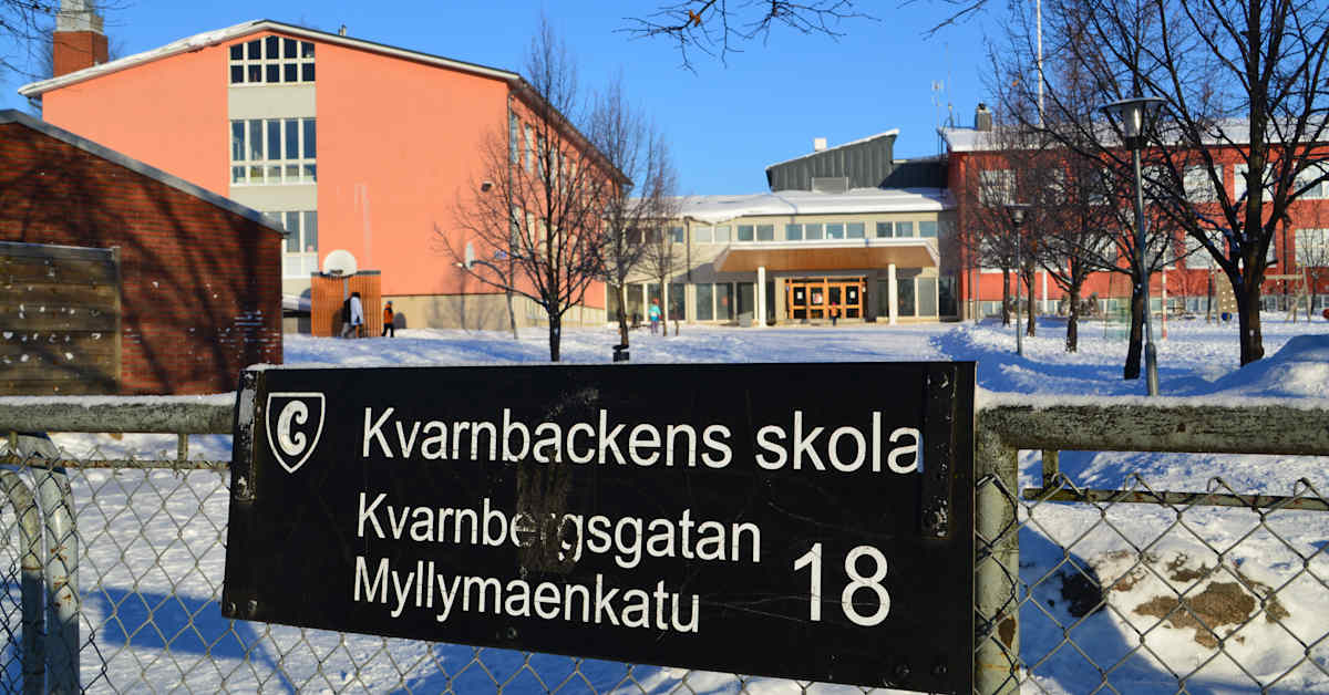 Två i personalen på Kvarnbackens skola i Borgå omplaceras på grund av ...