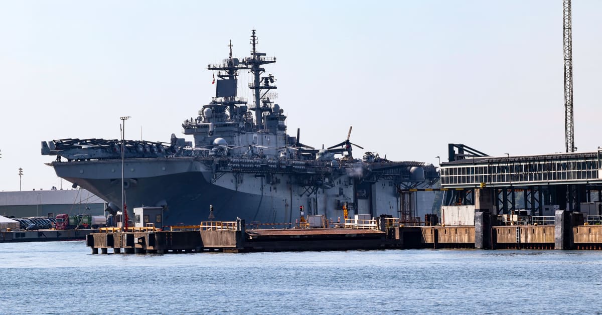 USS Kearsarge docks in Helsinki: More than 2.5 football fields long | Yle