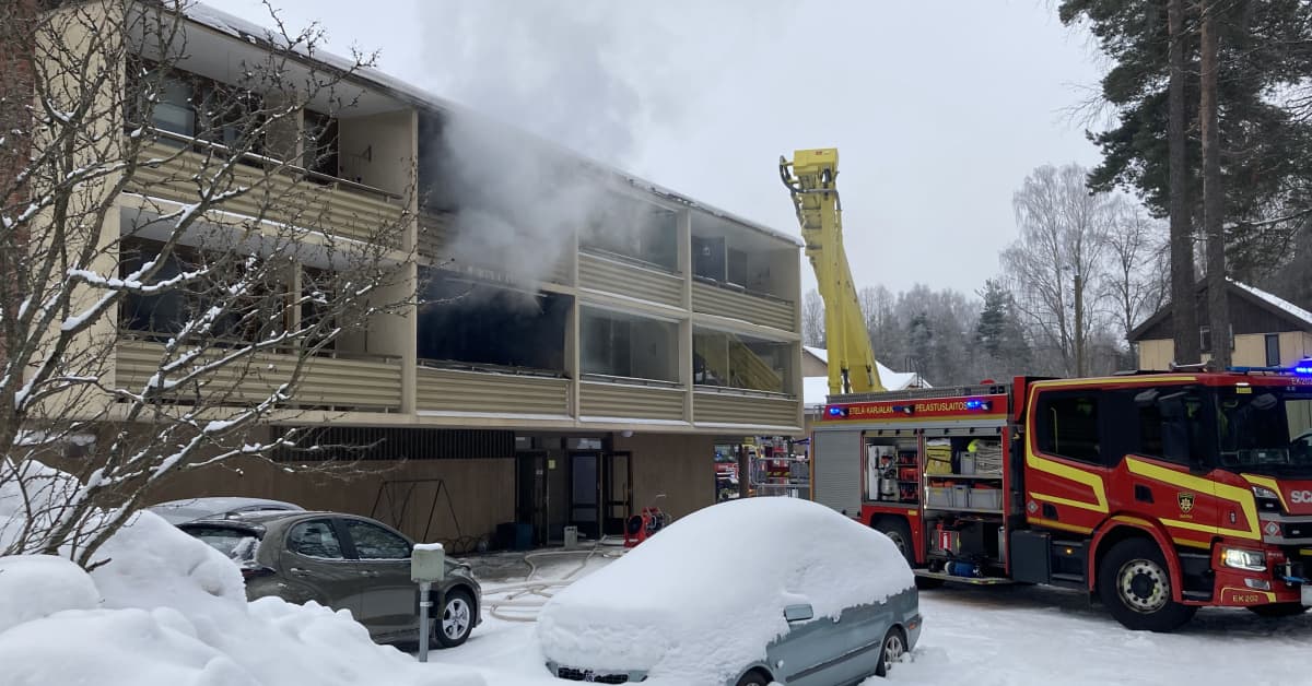 Kerrostalohuoneisto tuhoutui tulipalossa Imatralla – pelastuslaitos evakuoi talon asukkaita ...