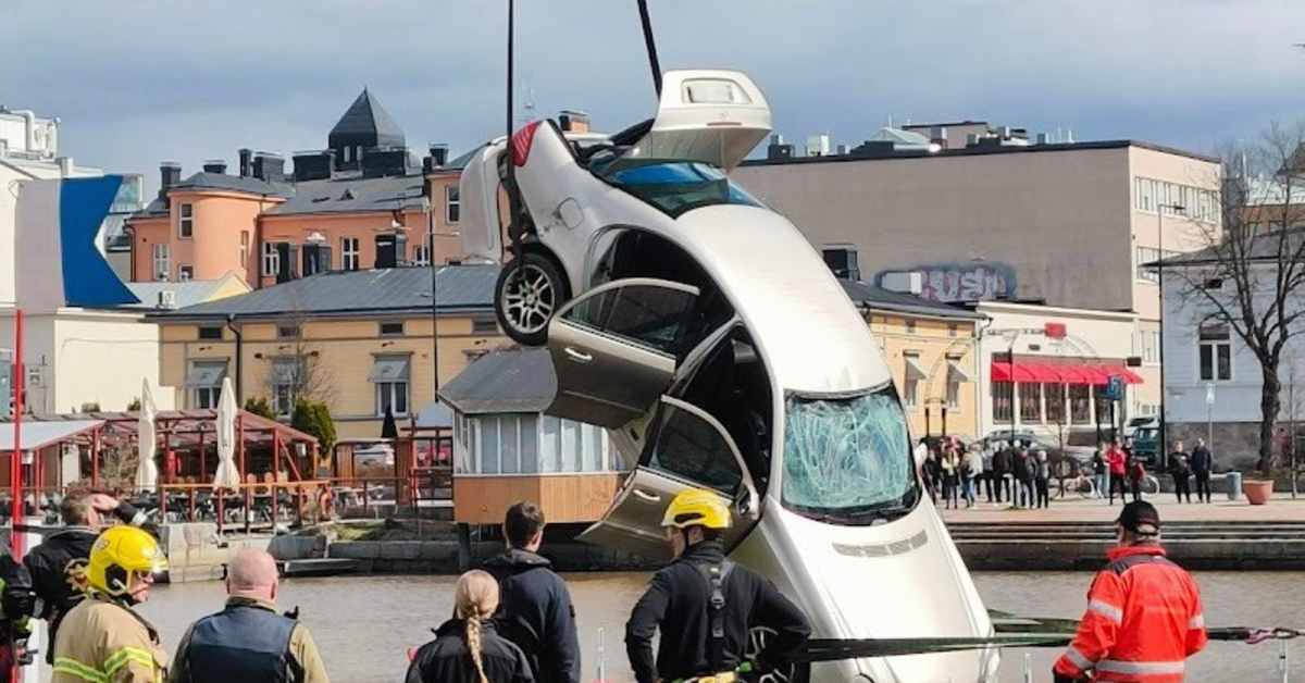 Auto suistui jokeen Porvoossa – sukeltajat pelastivat naisen veden alta ...
