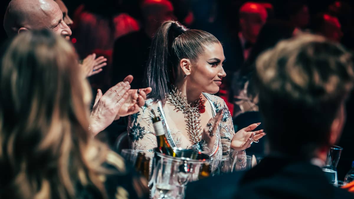 Bess kahmi peräti neljä Emma-pystiä – katso tästä kaikki palkitut | Yle ...