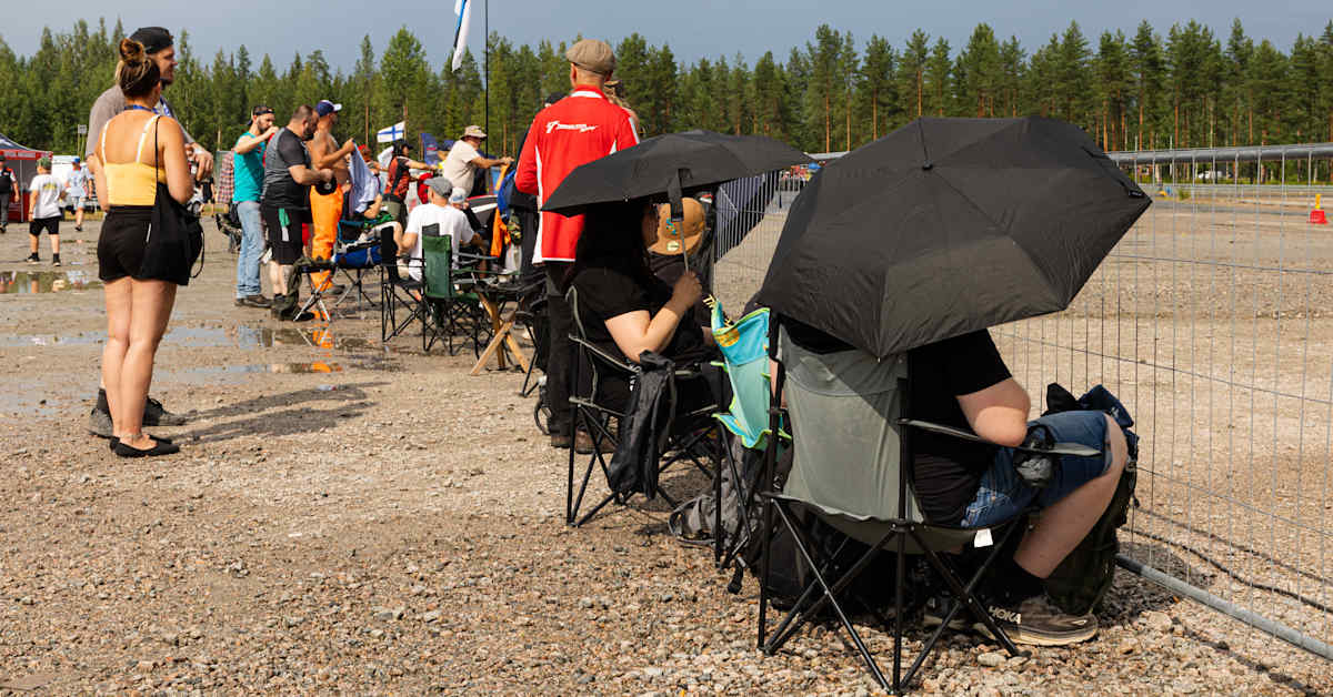 Ruuhimäen erikois­kokeella aurinko porotti ja taivaskin repesi ...