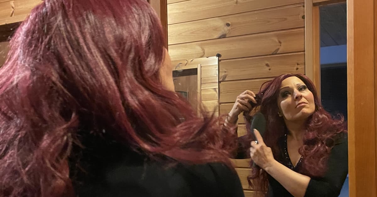 ”Kun katson peiliin, takaisin katsoo muukalainen” – sairaus vei laulaja ...