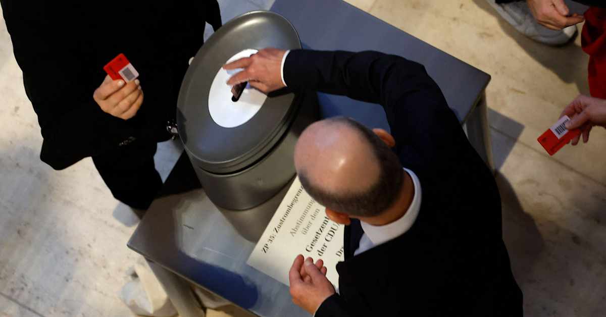 Saksan parlamentti hylkäsi kiistellyn maahanmuutto­­lain | Uutisia ...