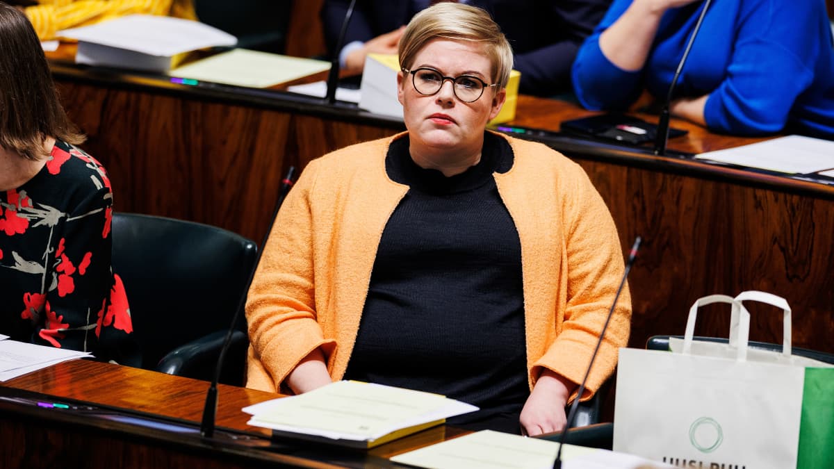 Hallitus puolustautuu opposition välikysymystä vastaan yhdessä, mutta ...