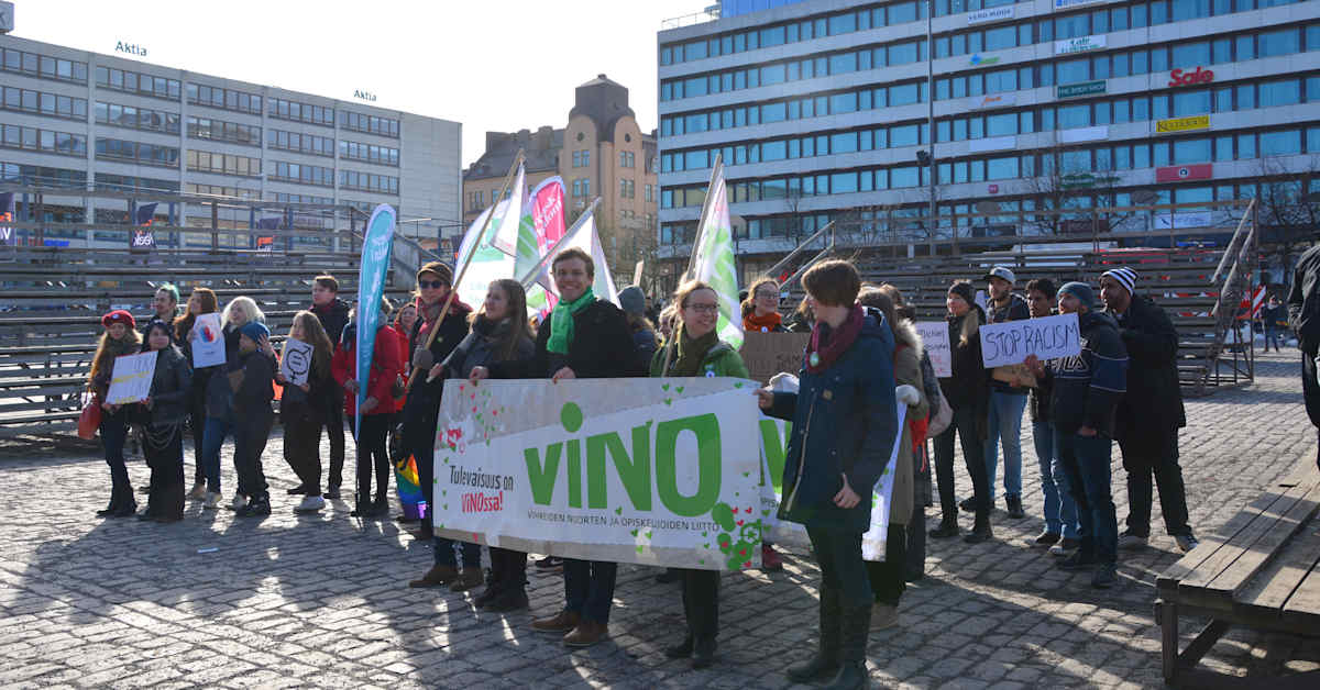 Parad för jämlikhet och antirasism i Vasa | Österbotten | Svenska Yle