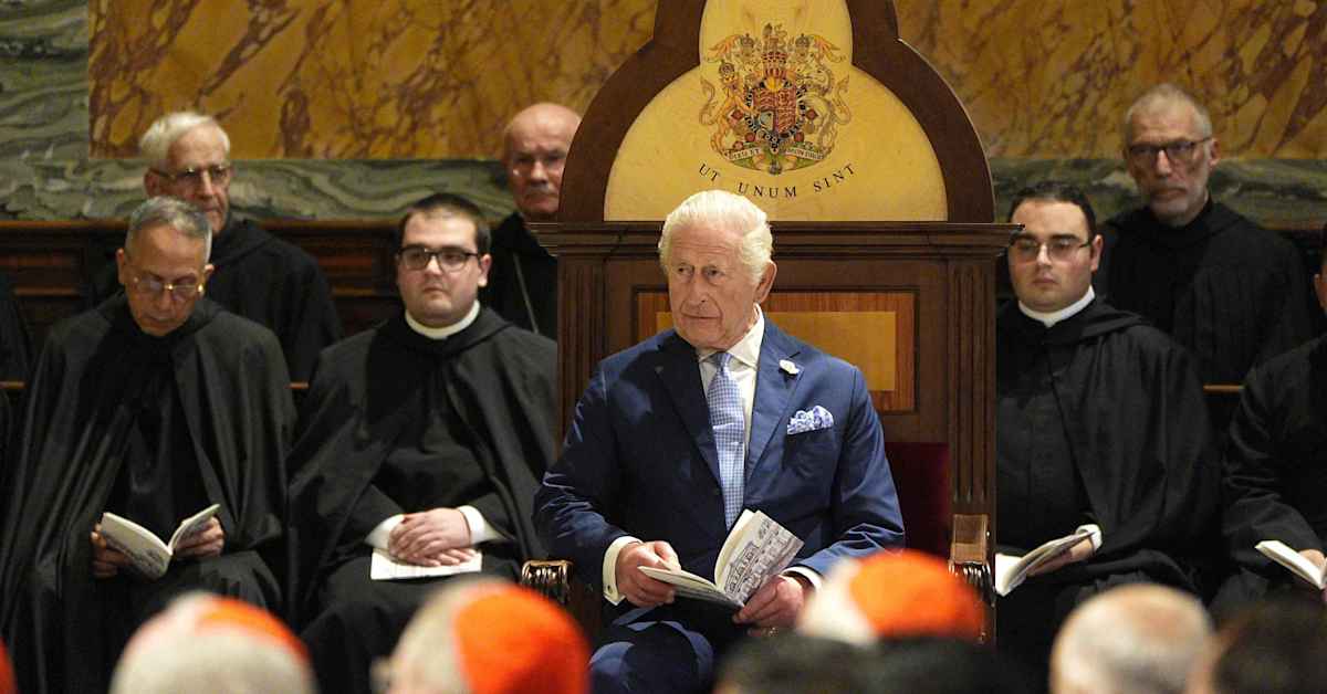 Kuningas Charles III sovitteli jo lähes 500 vuotta kestänyttä riitaa ...