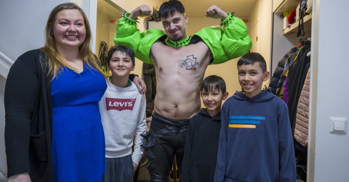 Costume-rescuing boy gets visit from Finland's Eurovision hopeful | Yle ...