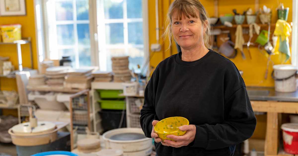 Eva Lang öppnar dörrarna till sin keramikverkstad i Pojo under ...