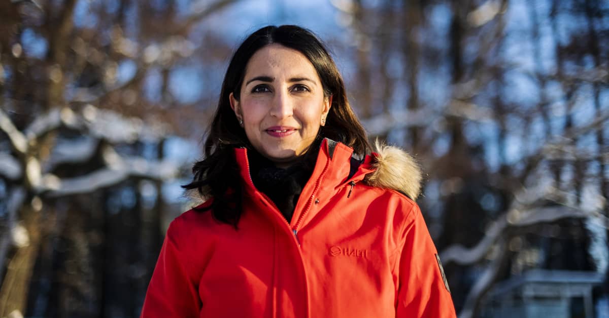 Eduskuntaan valittu Nasima Razmyar jättää Helsingin apulaispormestarin ...