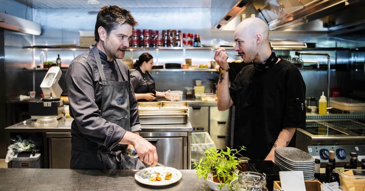 Kokki Henri Alén pelkää, että ravintola-alalle tulee työntekijäpula ...