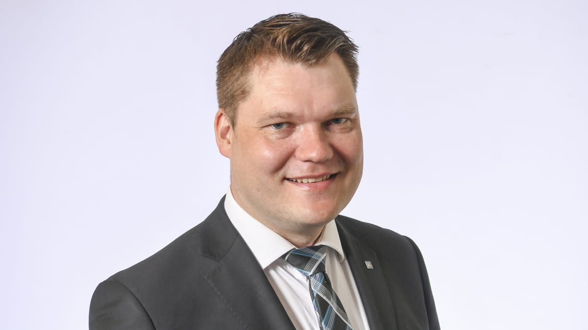 Kolme puoluekokousta viikonloppuna – Mikko Savola ehdolla keskustan varapuheenjohtajaksi | Yle ...