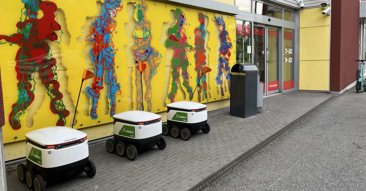 Food delivery robots gear up for first winter season | Yle News | Yle