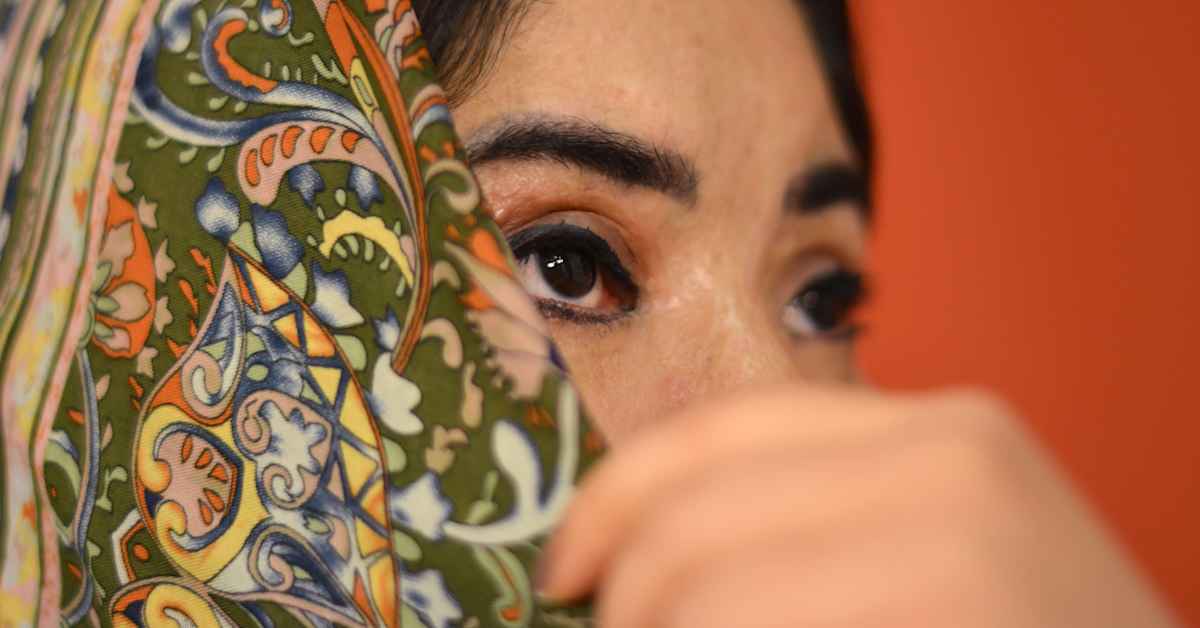 Finlandssvenska Somayeh attackerades med syra då hon inte ville gifta sig med sin kusin: ”Ärren ...