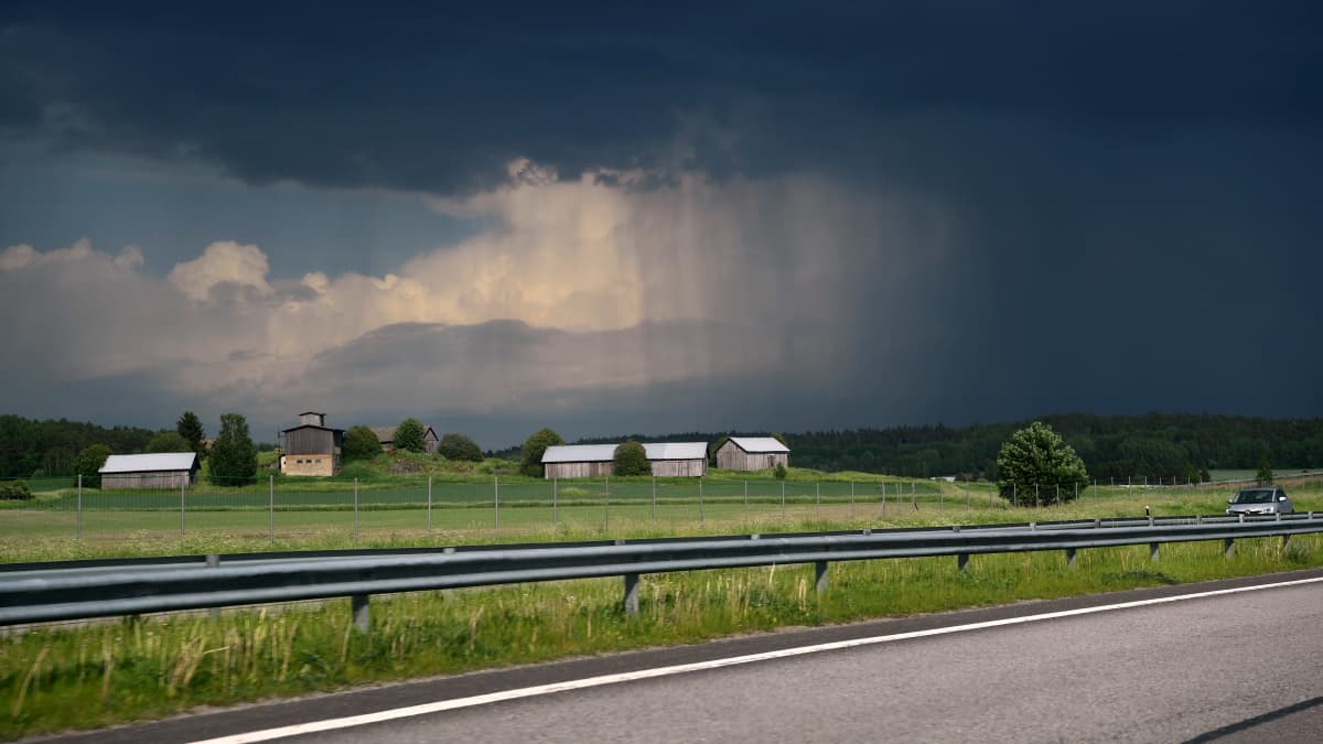 FMI issues severe thunderstorm warning for Finland | News | Yle Uutiset