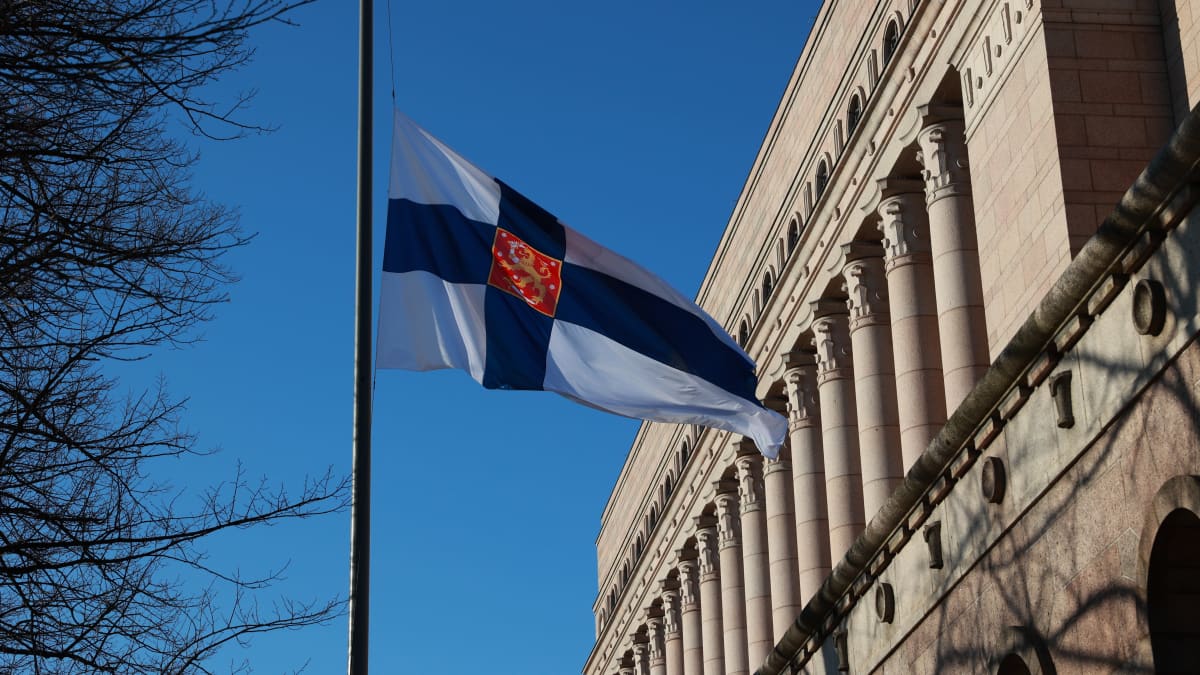 Kuningattaren kuolema herätti kysymyksen: miten Suomessa toimittaisiin ...