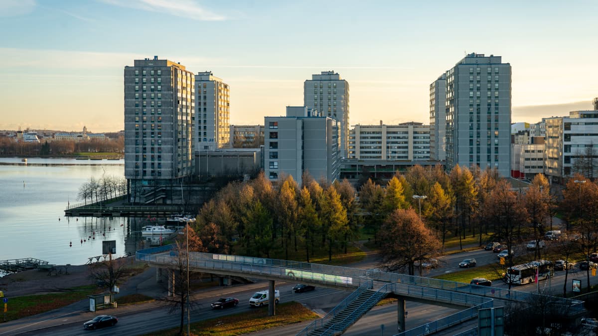 Kruunusiltojen rakennustyö sai täyttömaan liikkeelle ja aiheutti ...