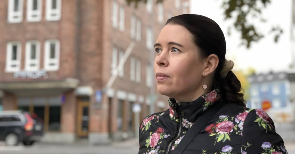 Eduskunnan ”tiettävästi ainoa kommunisti” Anna Kontula arvostelee ...